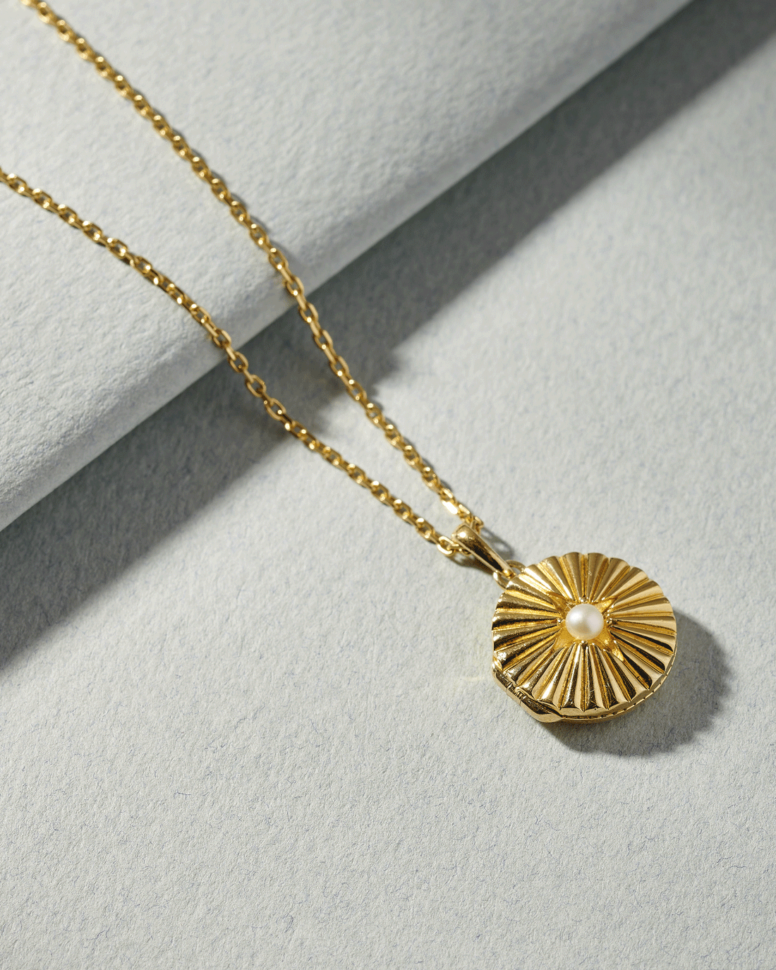 Radiant Pearl Locket Necklace - Gold – EDGE of EMBER